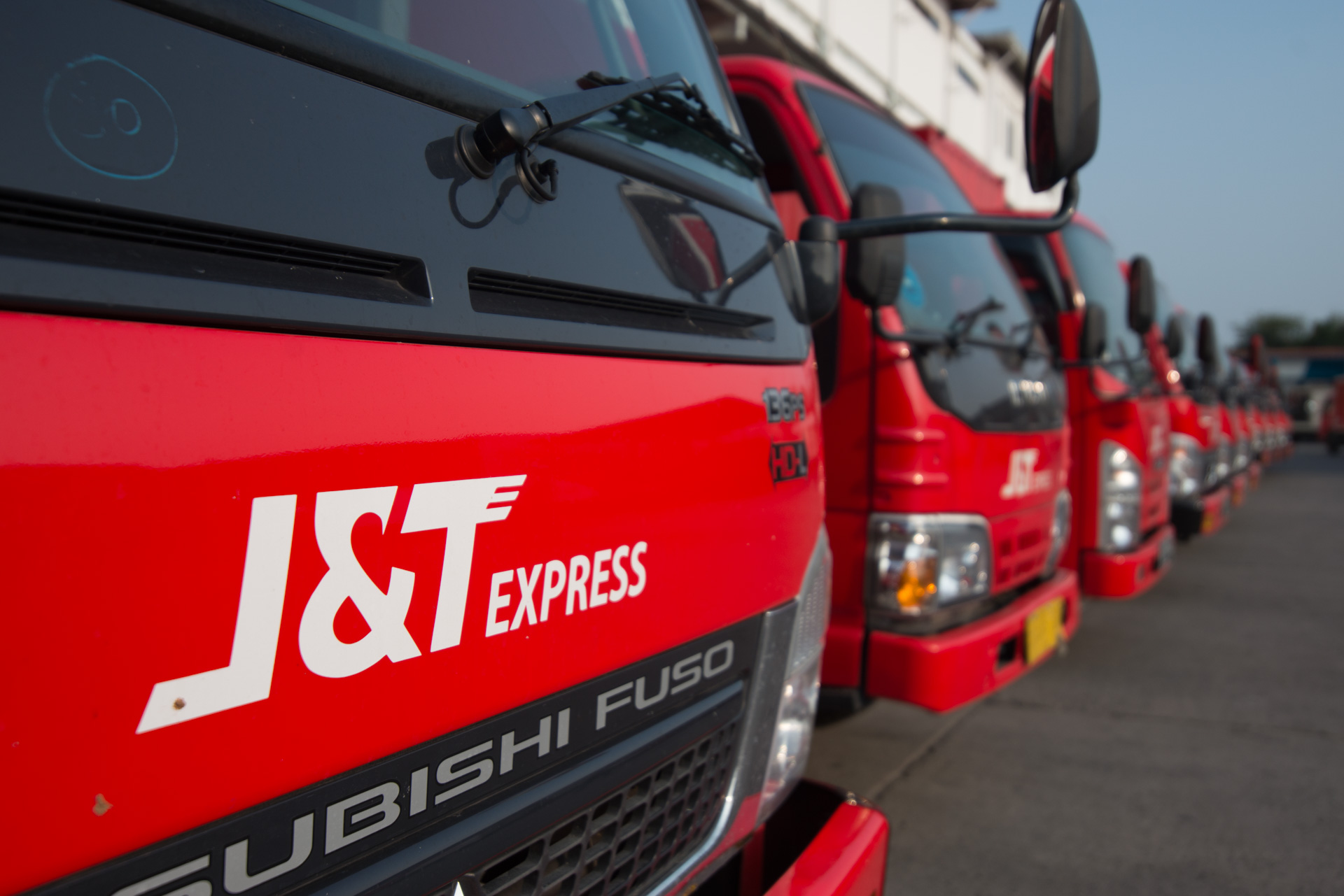 J&T Express x Shopcada